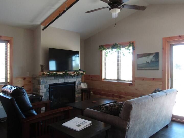 5★ Extended Trails ★ 2-in-1: Big Fams ★ 10min→🛩 - Wildlife Prairie Park