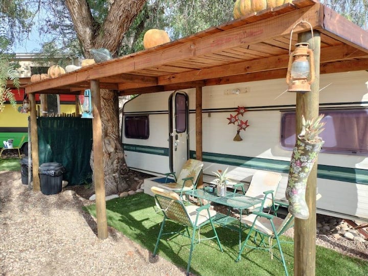 The Joint Backpackers - Boere Caravan - Oudtshoorn