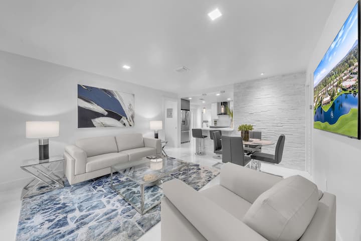 Casa Mykonos 2/2.5 - Modern & Updated - Gables - Coral Gables, FL