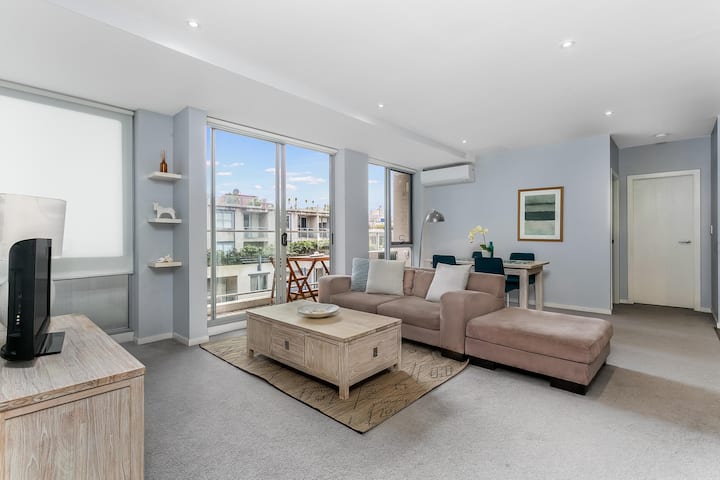 St. Leonards Gem | Easy Access To The Cbd - North Sydney