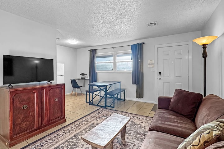 Tu Area Apartment Upstairs - Tulsa, OK