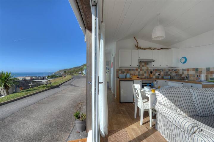 The Beach Hut - Lyme Regis