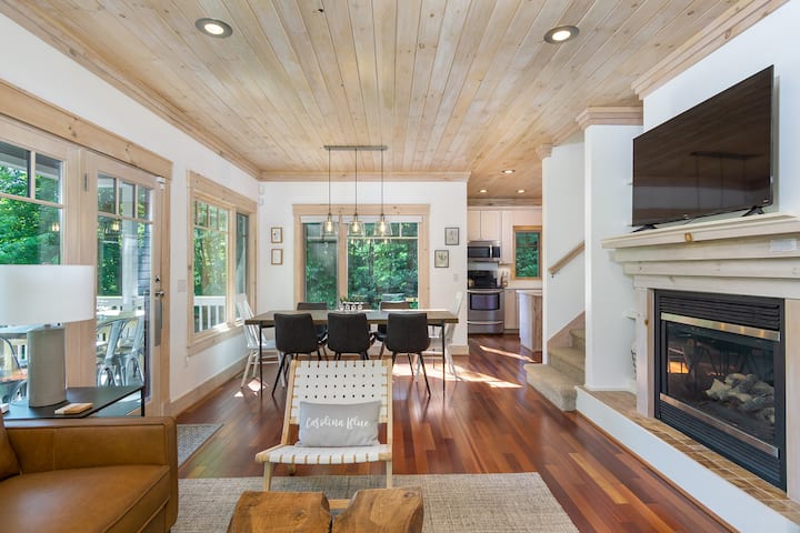 Carolina Blue | Pet Friendly, Hot Tub & Ev Charger - Black Mountain, NC