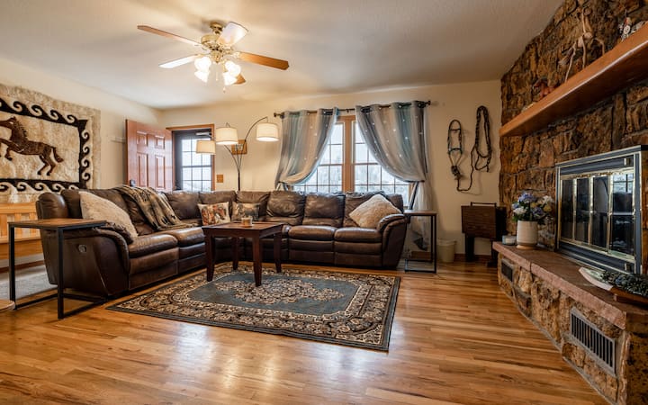 Mustang Hideaway- Your Western Adventure Base - Cody