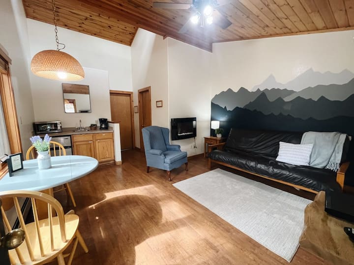 Cabin Suite Bed & Breakfast - Woodland Park, CO