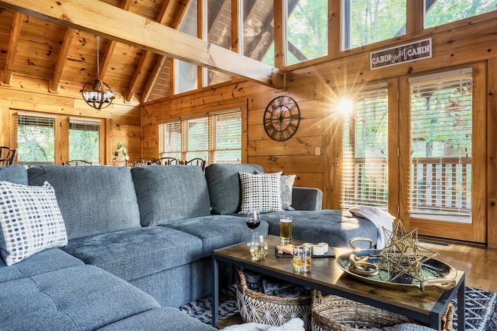 Clean/perfect Location/gameroom/hot Tub/sleep 14 - Pigeon Forge, TN