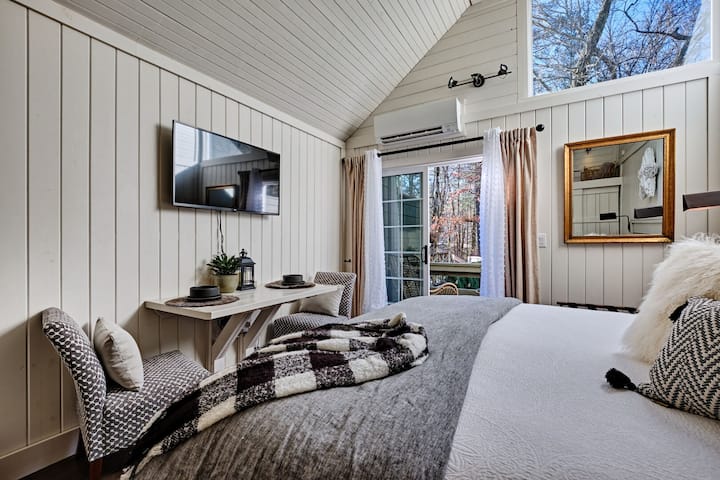 Tiny Star Cottage - Studio In Sapphire Valley! - Lake Jocassee