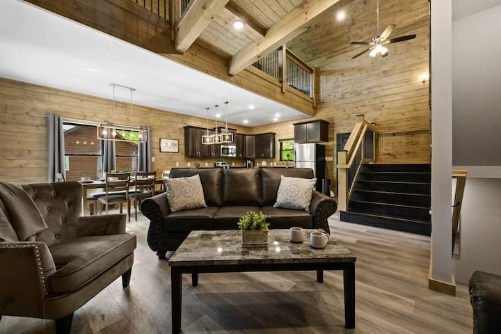 Fall Escape To Smokey Blues Cabin With Indoor Pool - Pigeon Forge, TN