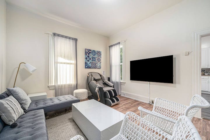 The Haven - Stylish Gold Coast Flat + Blazing Wifi - Oakland, CA