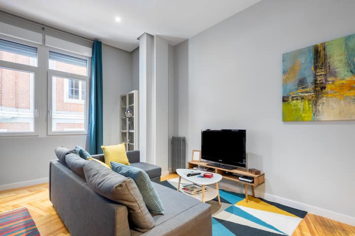Modern & Refurbished - 1bedroom 1bathroom Gran Vía - Madryt