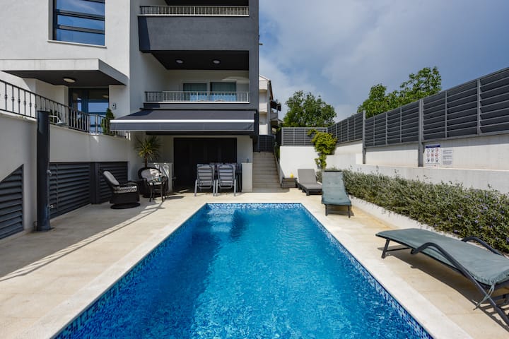 Villa Azzuro With Roof Terrace And Pool - Biograd na Moru