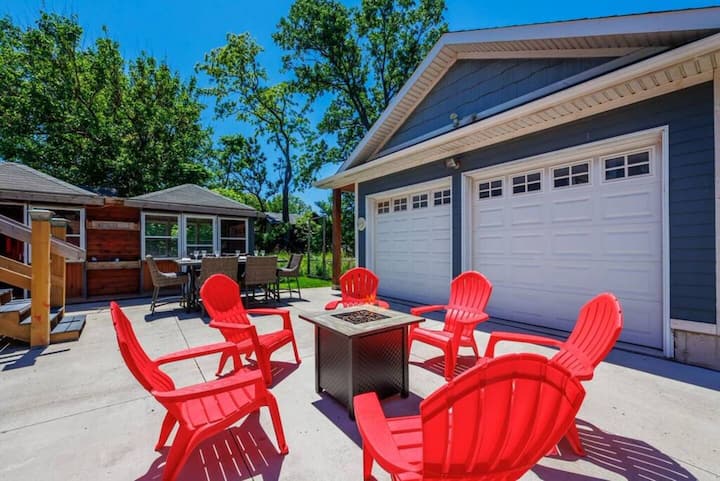 Lake View Home | Close To Beach | Fire Table - Hamilton