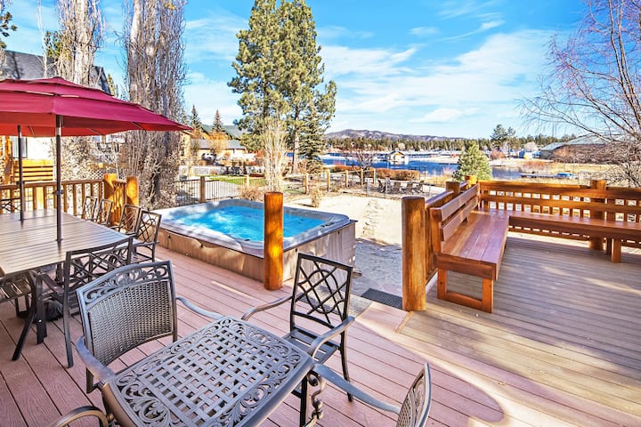 Cienega Lakeview By Destination Big Bear : Spectacular Luxury Lakefront! Hot Tub W/lake And Mountain Views! Game Room With Pool Table! Gourmet Kitchen! - ビッグ・ベアー・レイク, CA