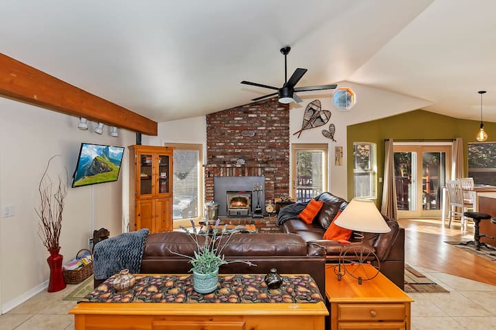 Eagle Point Retreat: Short Walk To Meadow Park - Big Bear Lake, CA