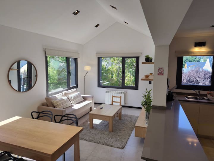 Depto Moderno Con Estacionamiento/ Alquilamicasa - San Martin de los Andes