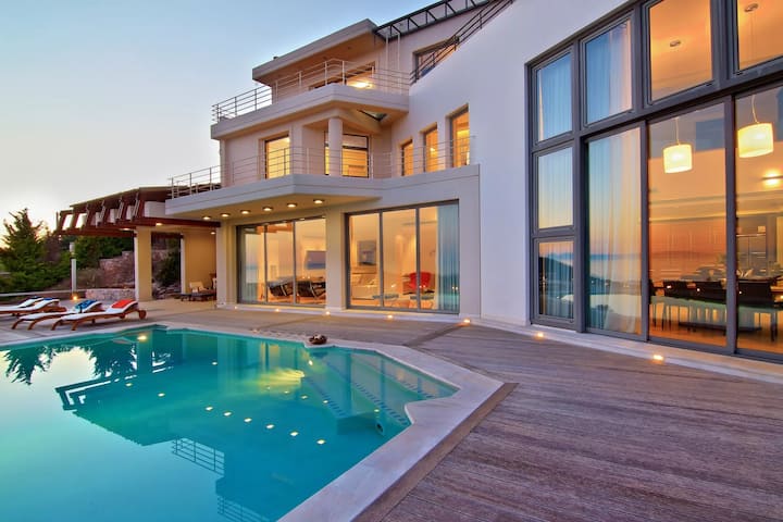 Anavyssos 4br • Infinity Pool • Bay Views - Milos