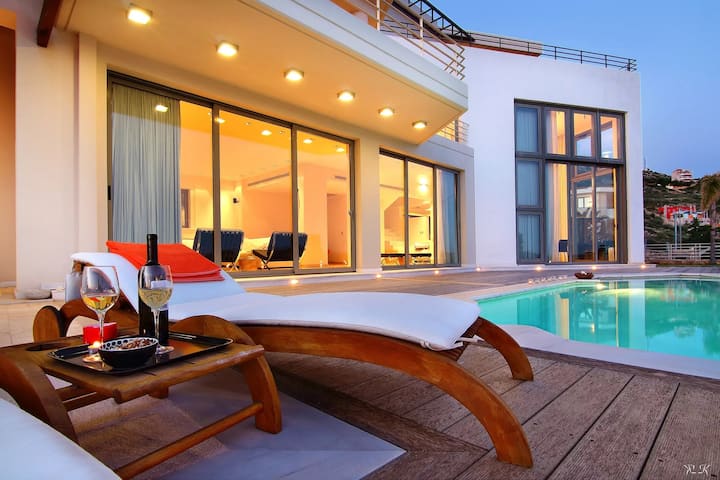 Anavyssos 4br Infinity Pool Bay Views - Milos