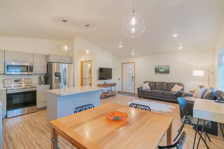 The Northern Bungalow With Modern Charm - Fairbanks, AK