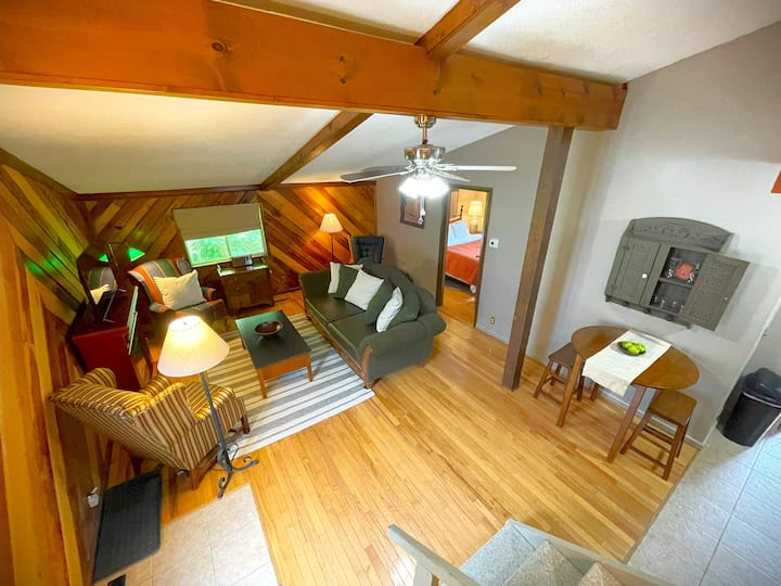 Bluffside Chalet Suite - Marquette, IA