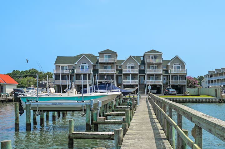 Charlie's Bayside Retreat | Boat Slip + Pets - Chincoteague, VA