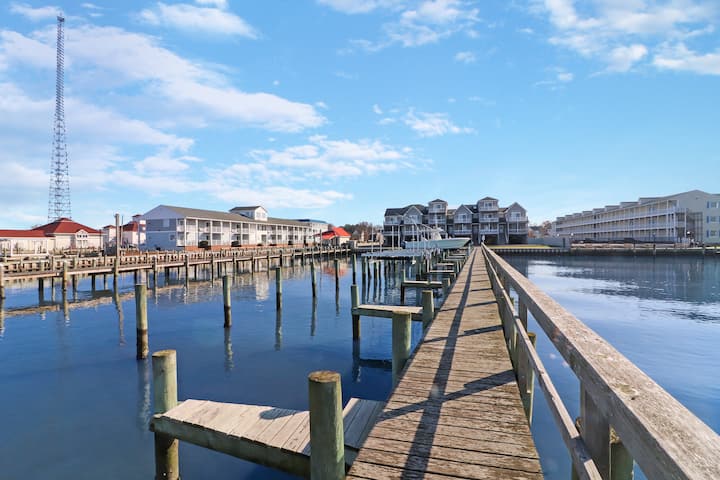 Charlie's Bayside Retreat - Pet Friendly, In Town! - Chincoteague