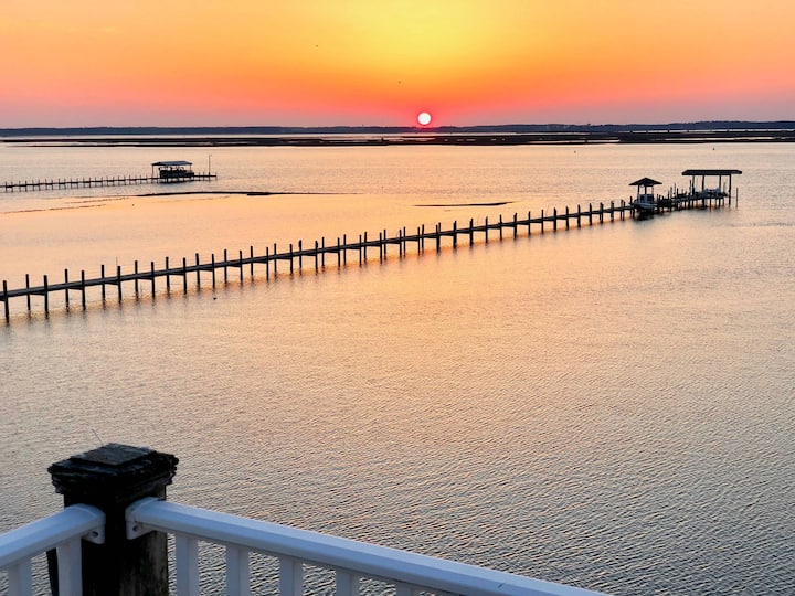 La Vie | Bayfront, Dock + Pool + Carnival - Chincoteague, VA