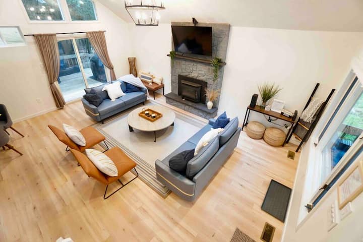 Hot Tub Hideaway W/ Game Room & Lake Access - Mount Pocono, PA