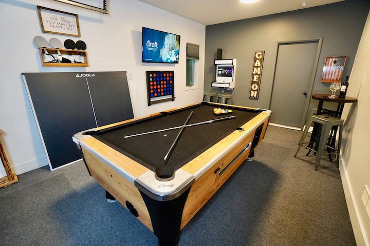 Hot Tub Hideaway W/ Game Room & Lake Access - Kalahari Indoor Waterpark, Pocono Manor