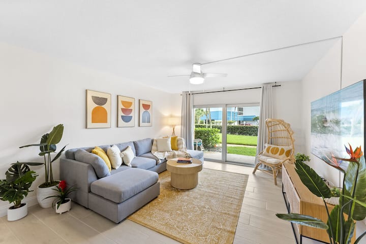 Beachfront Beauty: Ground Floor Condo W/ Pool! - Cocoa Beach, FL