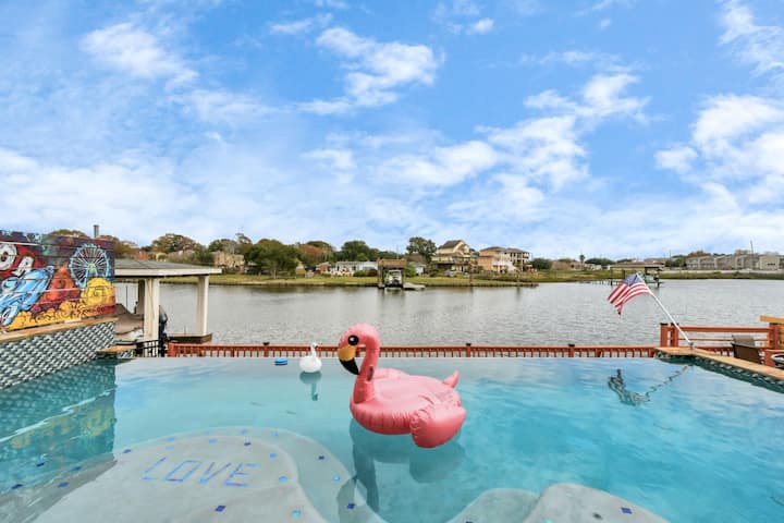 Waterfront Nasa: Heated Pool & Ultimate Game Room - Seabrook, TX