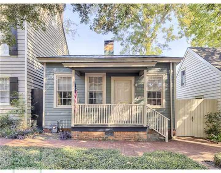 Historic District Cottage On East Jones Street! - Savannah, GA