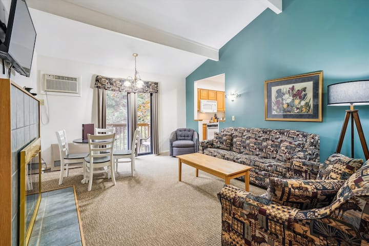 1 Bedroom Queen Suite W/outdoor Heated Pool 109 - Killington, VT