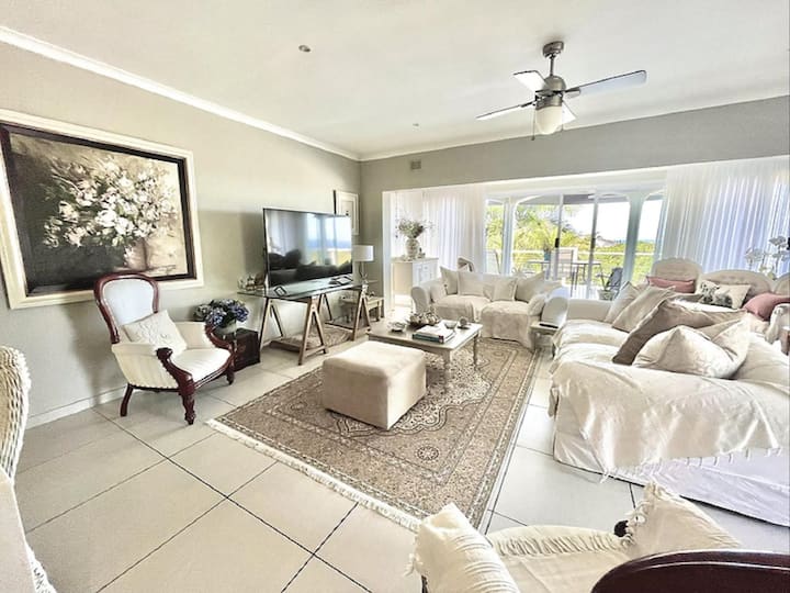 Classic Holiday Home - 6 Sleeper - Ballito