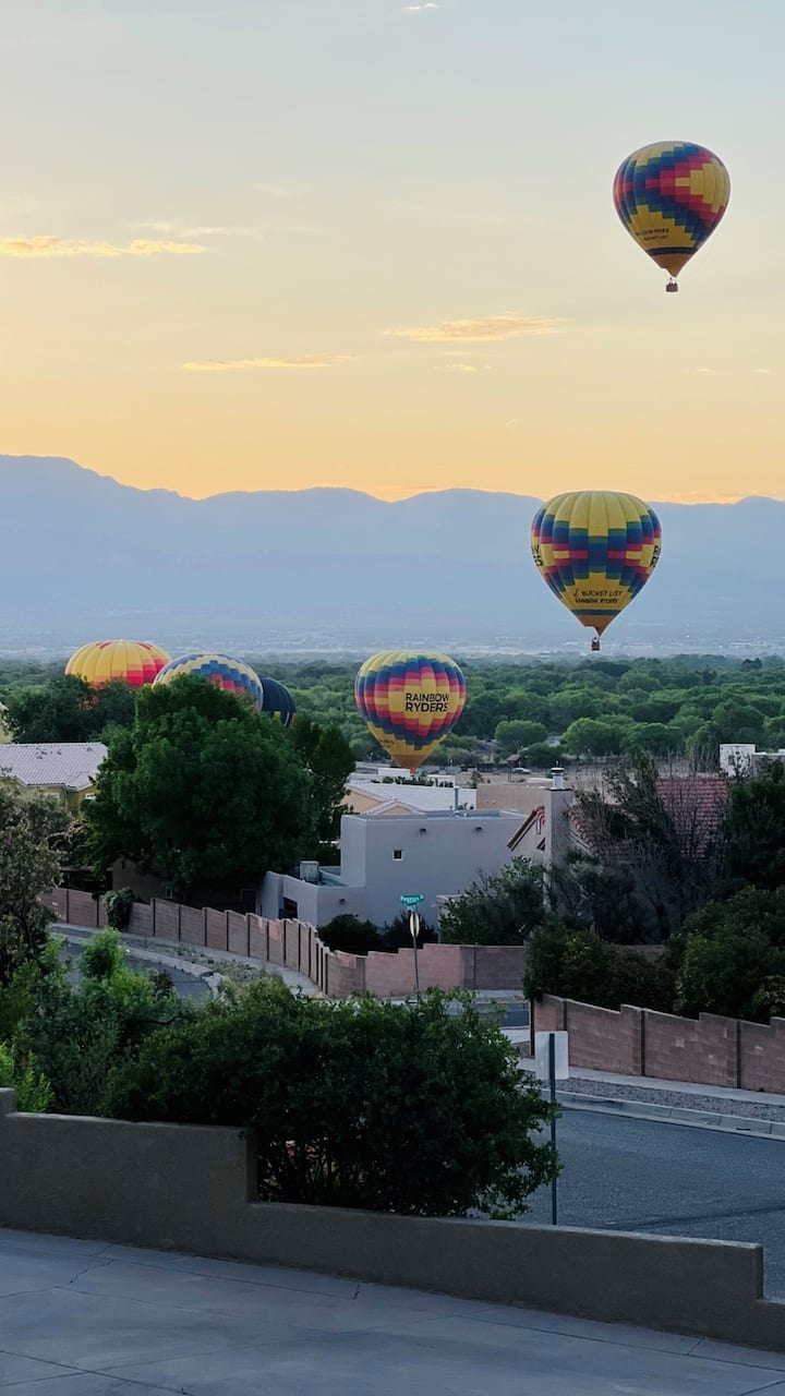 Incredible Views! Arcade Games! Putting Green! - Albuquerque
