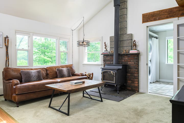 Walk-to-lake Cottage W/ Office By Mosaic Getaways - Rockland County, NY