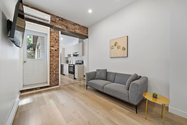 Montreal 3br With Patio Saint-laurent St. -Sleeps8 - Laval