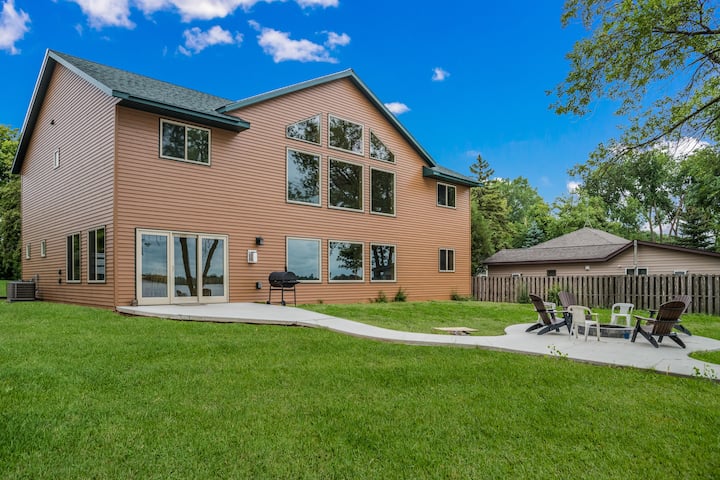 Lakefront | 5 Br 3.5 Ba Cabin | Sleeps 22 | Pet Fr - Minnesota