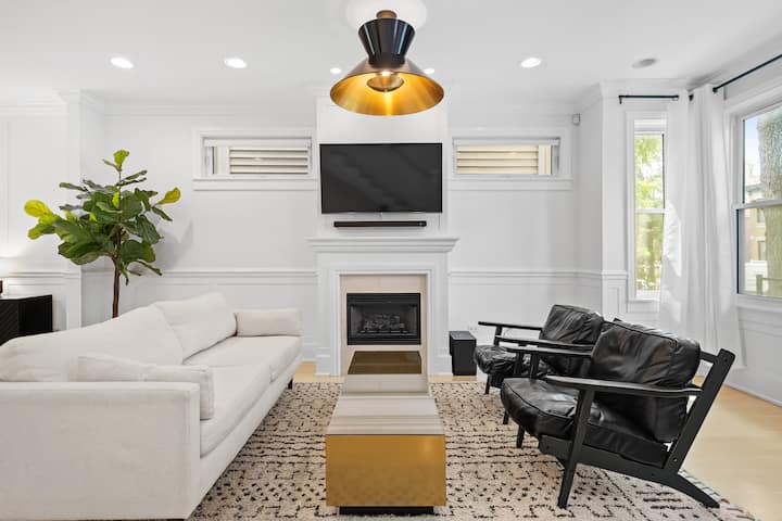 Luxe Sfh Bucktown Retreat With Garage Parking - Chicago