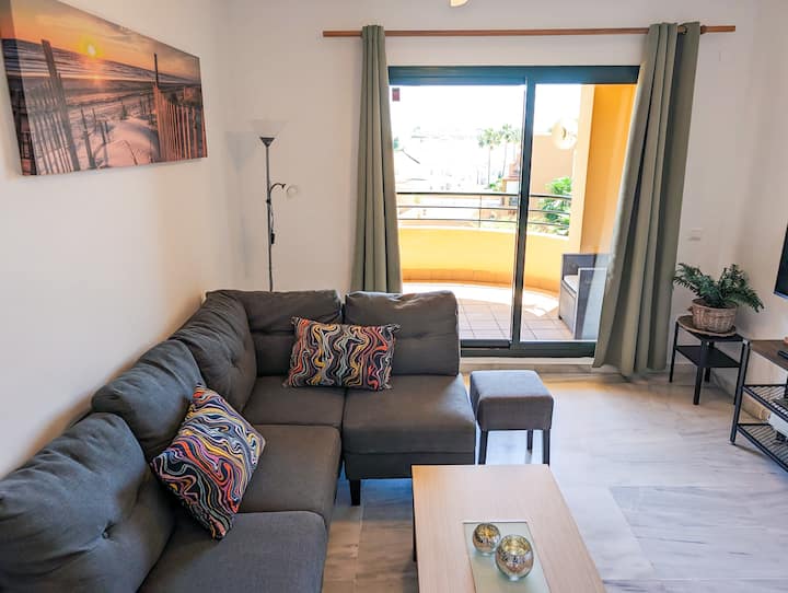 Bright & Quiet 2br Flat W/ Large Terrace & Pool - Calahonda