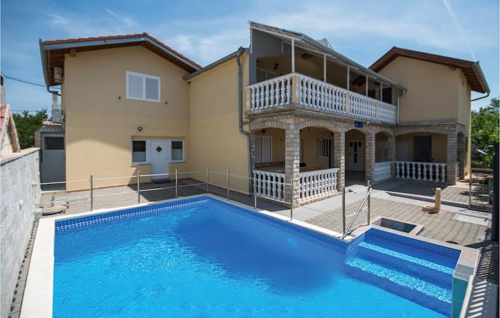 Awesome Apartment In Kakma With Wifi - Biograd na Moru
