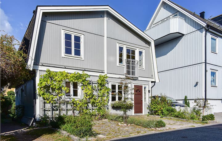 Cozy Home In Karlskrona With Kitchen - Karlskrona