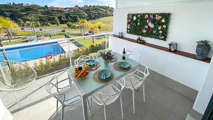 Apartamento De 2 Habitaciones, Vistas A La Piscina, La Cala - Mijas
