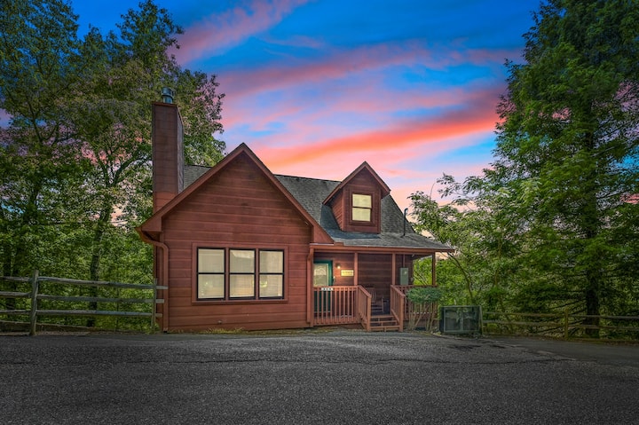 Family Smoky Mountain Retreat | Hot Tub | Arcade | - Gatlinburg, TN