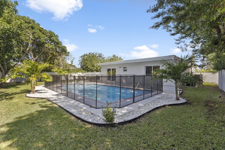 Large Yard 5 Star Cleaning Heated Pool - Boca Raton, FL