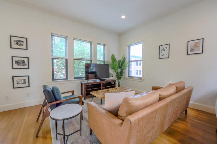Top Floor Fenway 1br W/ Patio | Keyless Entry - Cambridge, MA