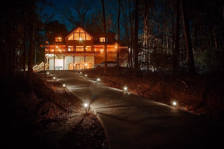 Gated Community, Hot Tub, Game Room - Lake Lure, NC