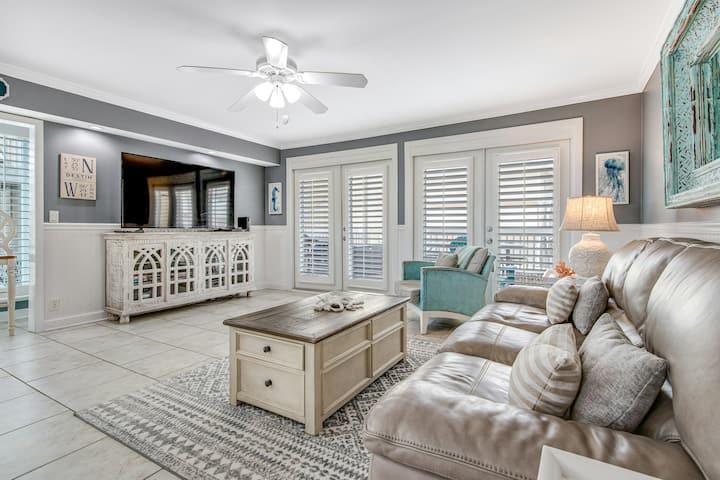 Stylish 2br Oceanfront | Balcony | Pool - Destin, FL