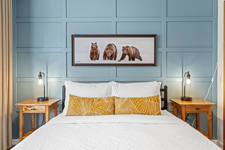 Stylish Condo, Central Location - Canmore