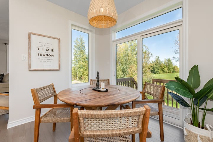 The Wabi Sabi: Golf Course View, Designer Home - Kemptville