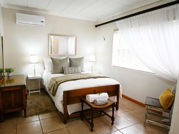 Ivy Cottage - Sleeps 4 - Louis Trichardt